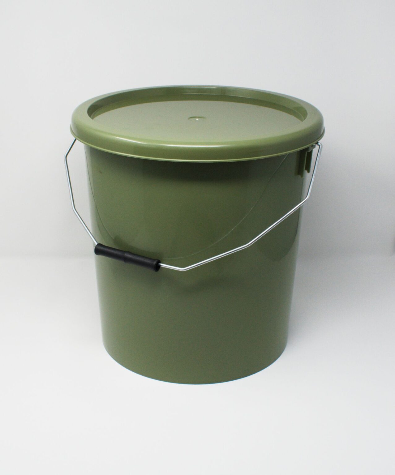 15L Olive Green Fishing Bucket with Lid | H&O Plastics